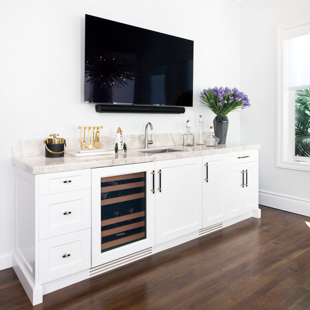 An Elegant Bar/Buffet | The Kitchenworks